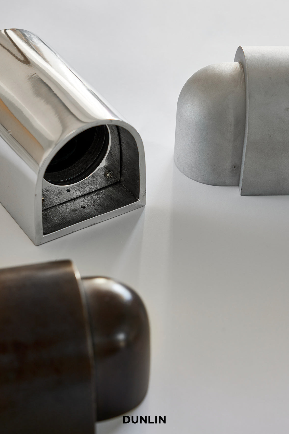 DUNLIN Decade Wall Light, Weathered Brass – Dunlin Home