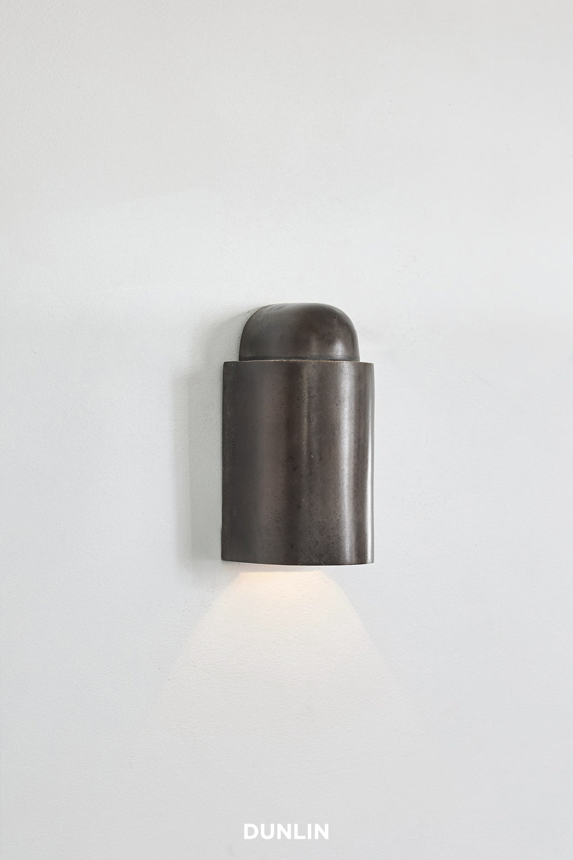 DUNLIN Decade Wall Light, Weathered Brass – Dunlin Home